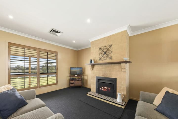 Broken View Mountain Villa With Free Wine Tasting - Branxton