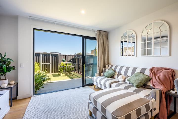 Flexible Bed Options, Private Back Yard, Car Park - Wanaka