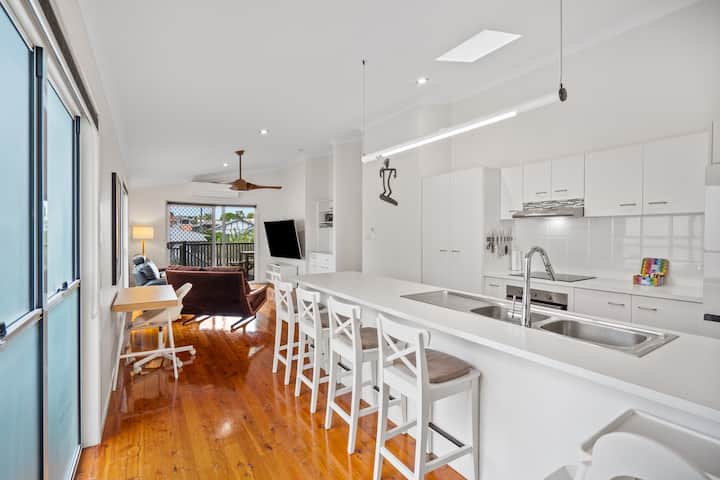 Bright 3-bed Home In Leafy Annerley - Salisbury