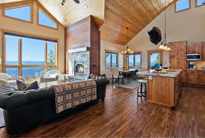 Luxury Mountain Chalet: Ski-in/out, Hot Tub, Views - Whitefish, MT