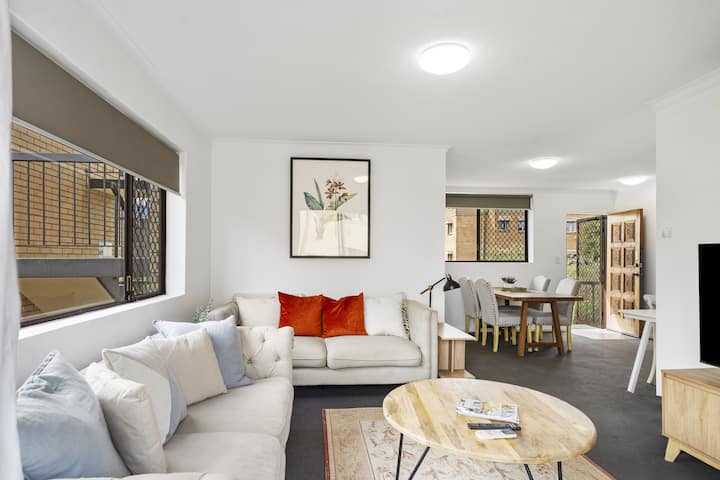 Spacious New Farm Stay | Balcony + Secure Parking. - Australia