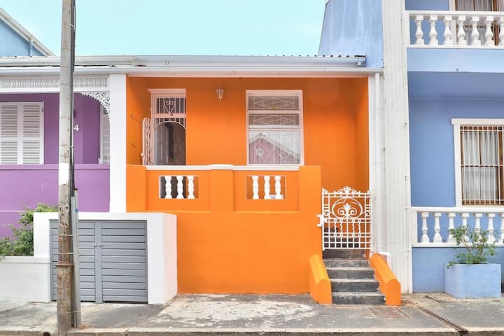 Colourful Bo-kaap – Contemporary Comfort - Camps Bay