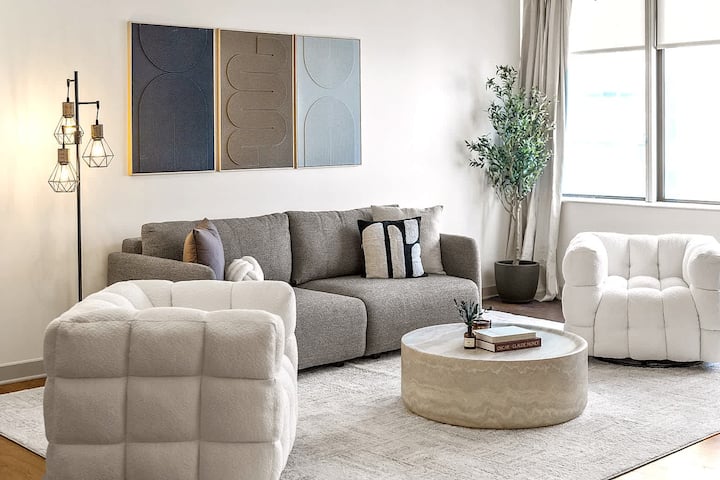 Red Light Therapy | King Bed | Dt Dallas | Pool - Design District - Dallas