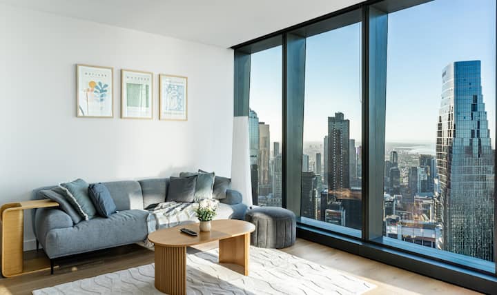 Sky-high Level 56 | Views | Pool, Gym, Sauna - Australie