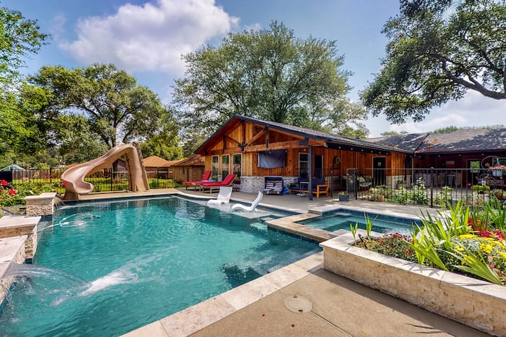 3br Home W/ Pool, Hot Tub & Pool Table - Stagecoach, TX