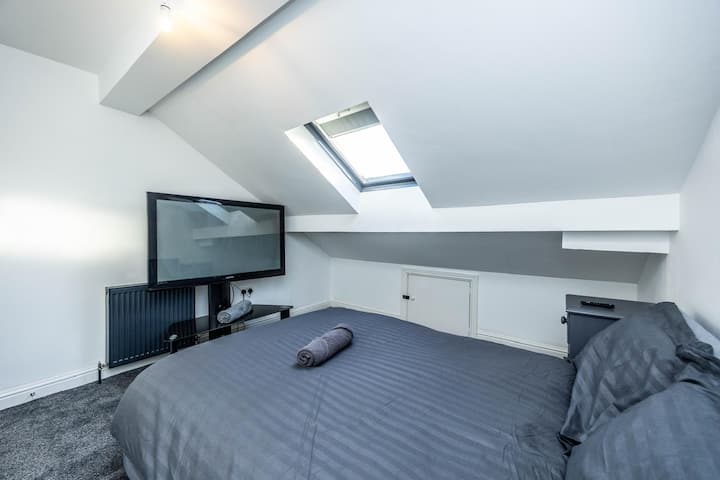 Maison-moderne-salle De Bain Privée-vue Sur Rue-fr - West Yorkshire