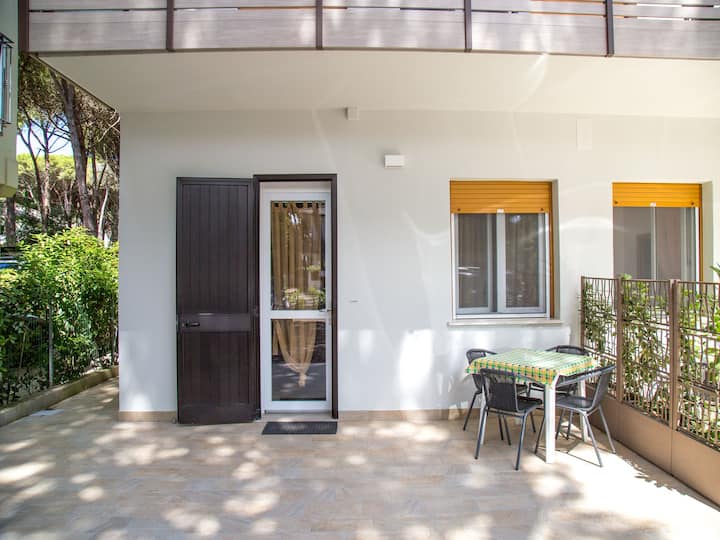 Un Hébergement Moderne Avec Un Joli Patio - Eraclea Mare