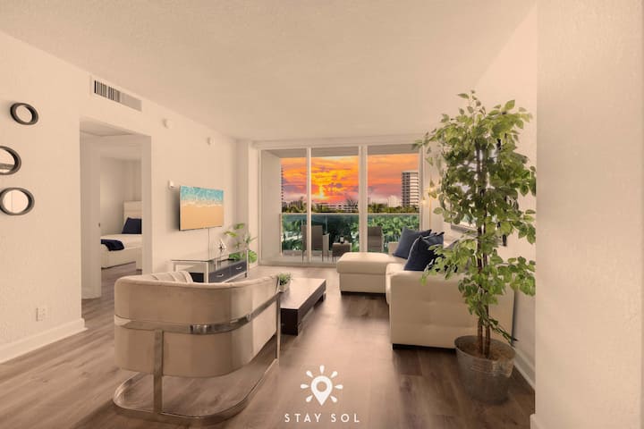 Modern Hollywood Beach Escape - City Views - Hallandale Beach, FL