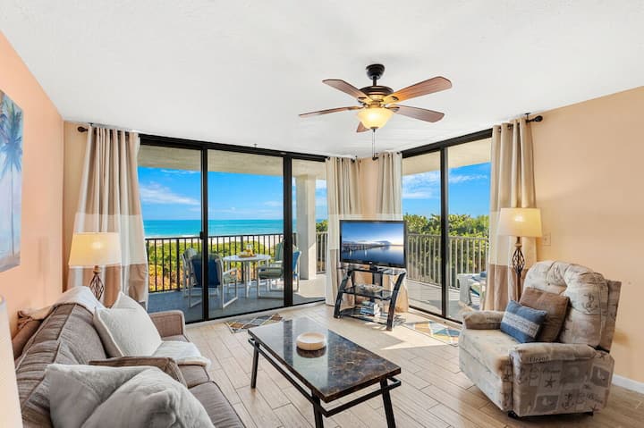Beachfront Condo W/ Balcony, Pool & Hot Tub! - Cape Canaveral, FL