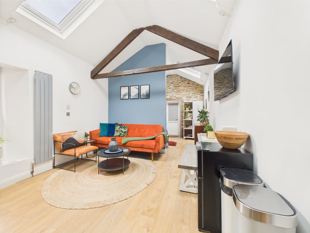 Stylish Central Studio with Parking - Flats for Rent in Cornwall ...