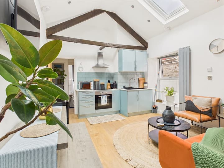 Heart Of Falmouth  - Studio Apartment | Parking | - Falmouth