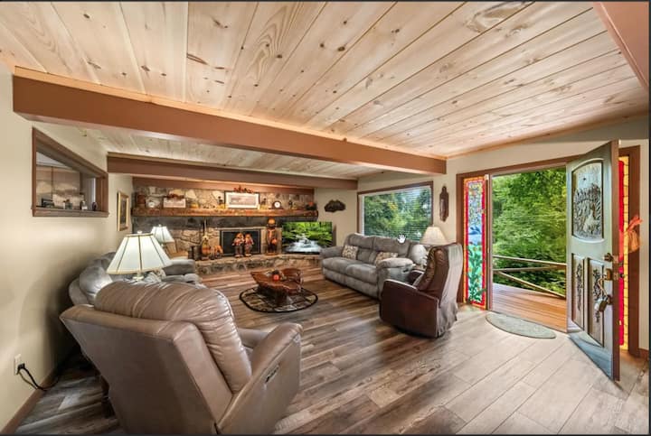 Gatlinburg Cabin With Hot Tub, Game Room, Sleeps - Gatlinburg, TN