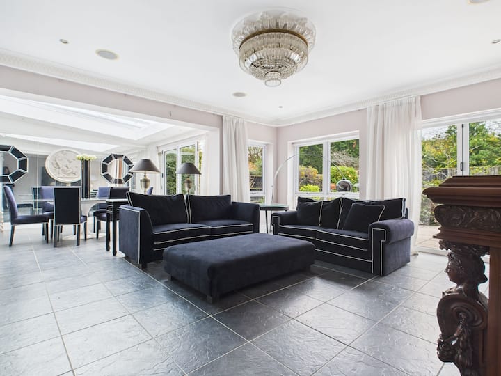 Grand Victorian Villa, Cheltenham - Sleeps 9 - Cheltenham