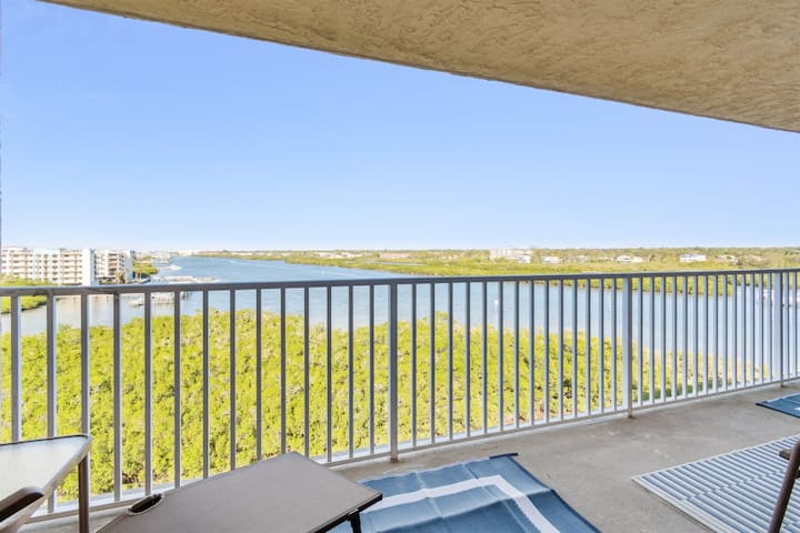 Charming Waterview Condo | 6 Min Wlk To Beach! - Indian Shores, FL