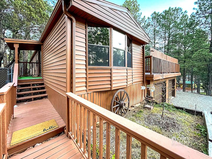Ruidoso Cabin: Mountain Views & Private Deck - Ruidoso, NM