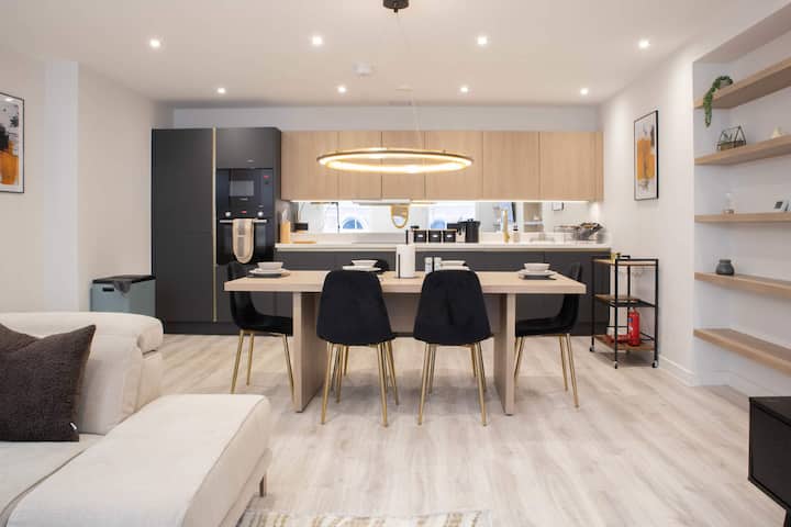 Central Leeds Apartment By Station - Sleeps 7 - Leeds