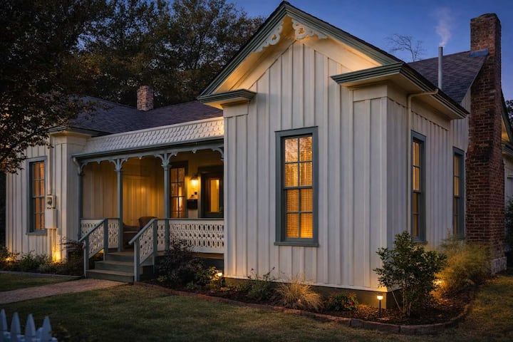 Steps To The Square | Historic Cottage Retreat - Georgetown, TX