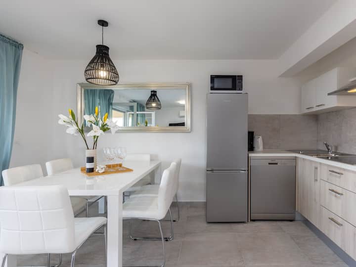 Moderne Wohnung In Crikvenica Mit Pool - Selce