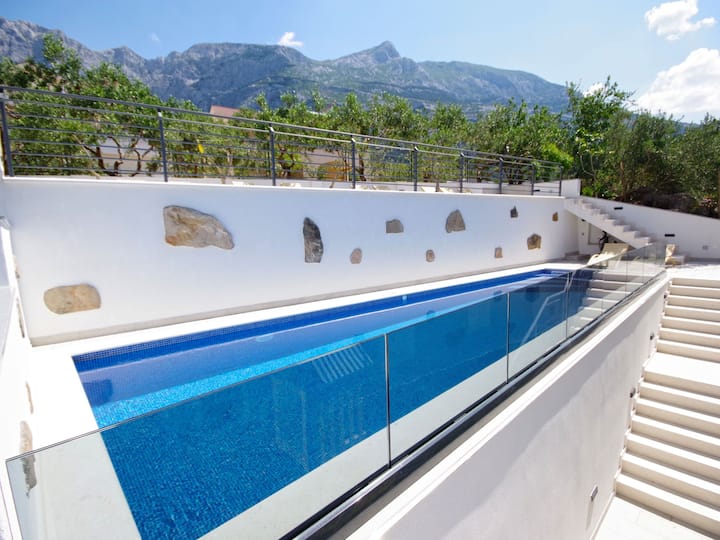 Große Wohnung In Zelenka Mit Eigenem Parkplatz - Tučepi