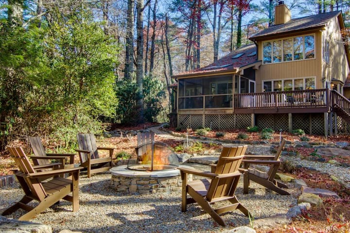 Peaceful Sapphire Cabin With Mountain Views - Cashiers, NC