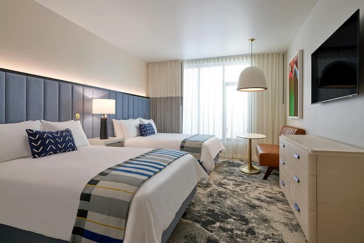 Room With 2 Queens In New University Hill Hotel - Boulder, CO