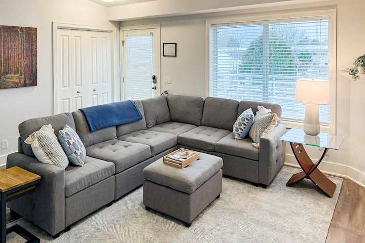 Charming 2br/2ba Condo 1 Mile From Lake Michigan, - 索格塔克