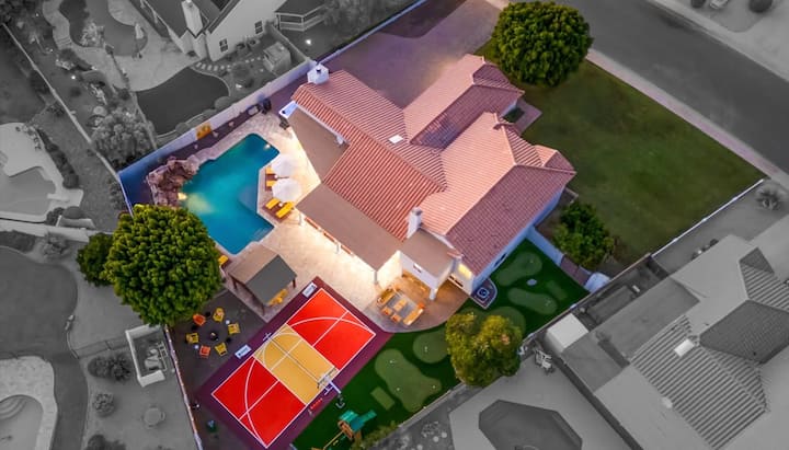 Sleeps 19 • Pool • Sport Court • Putt - メサ, AZ