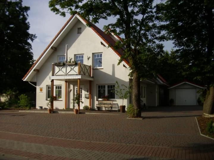 Wohnung In Abbehausen - Ellwürden By Interhome - Nordenham