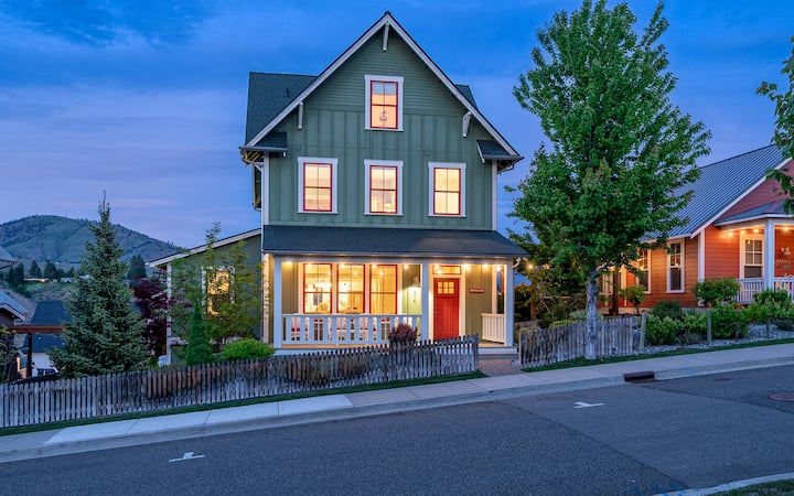 It A Wonderful Life At Chelan Lookout Rentals - Chelan, WA
