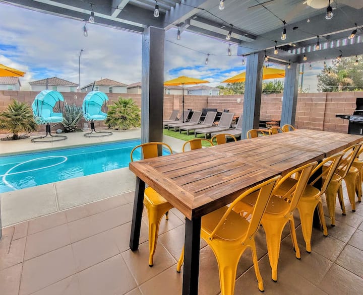 Oasis W/ Pool & Spa & 7 Bedrms Near Lv-strip - Las Vegas, NV