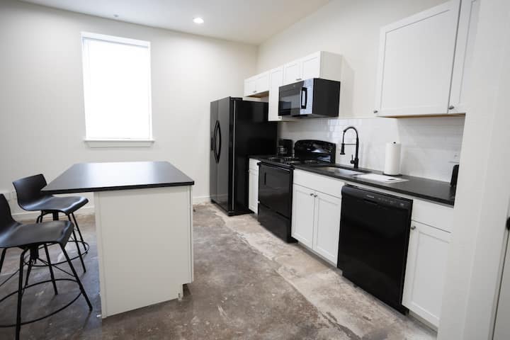1 Bedroom Apt Close To Downtown Abilene - Abilene, TX