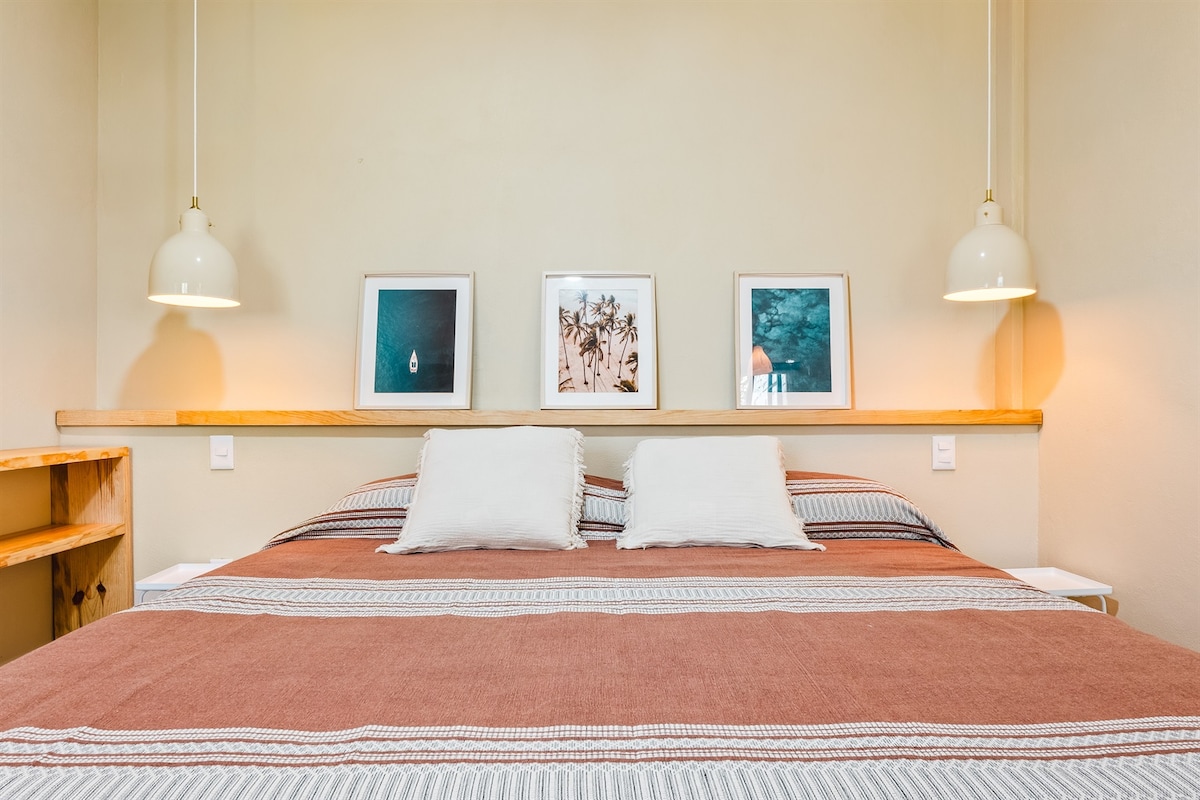 Bright King Studio 1.5 Blocks to Beach A/C + WiFi - Apartments for Rent ...