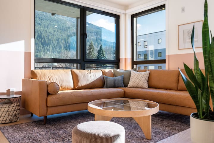 Sunny Sunday Retreat - Revelstoke