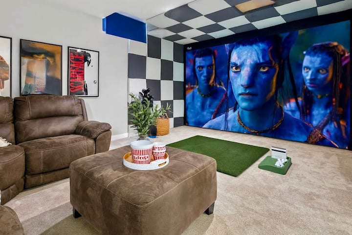 Golfsim • Ev Charger& Freegarage • Theatre • Games - Calgary