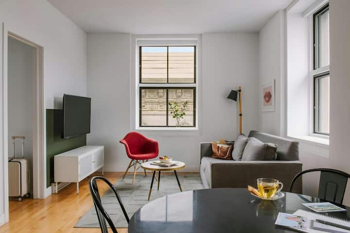 The Alexander–2 Bedroom Suite W/sofa Bed|old Mtl - Brossard