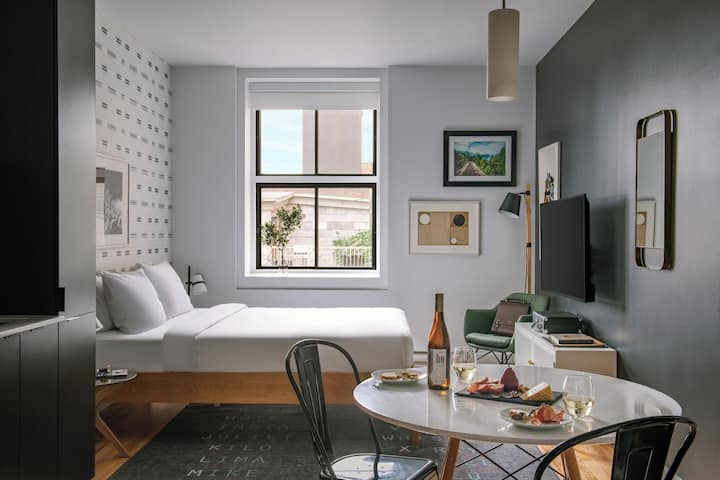 The Alexander–studio W/queen Bed|old Montrea - Brossard