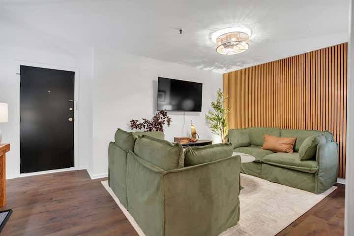 Modern Apartment, Steps From Forsyth - Savannah, GA