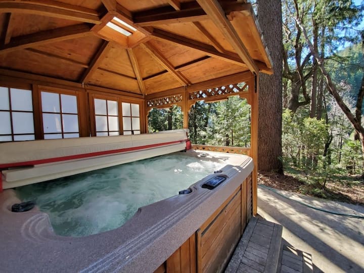 Frank's Family Retreat With Hot Tub - Dunsmuir, CA