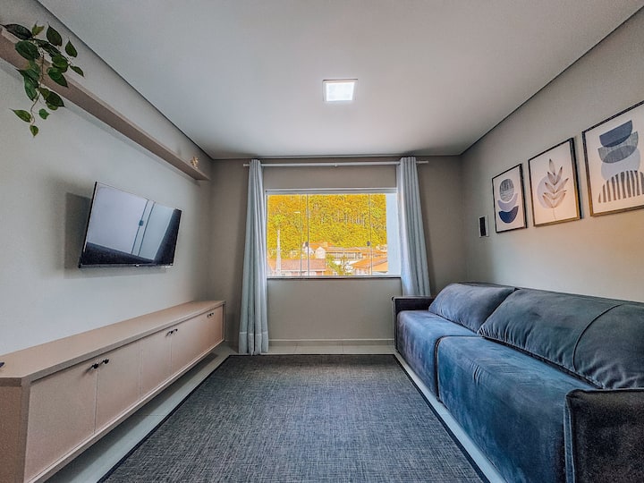 Casa C/ 2 Suítes, Churrasqueira/ Próx. Shoppings - Brusque