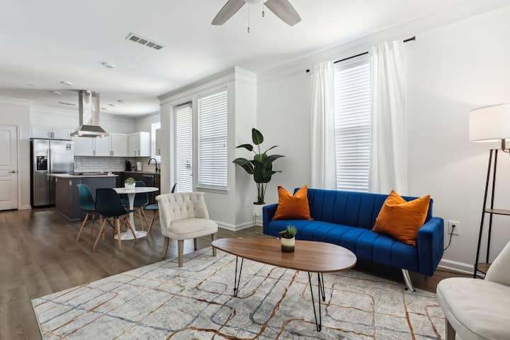 Corporate Luxe Suite, Near Legacy West + The Star - Frisco, TX