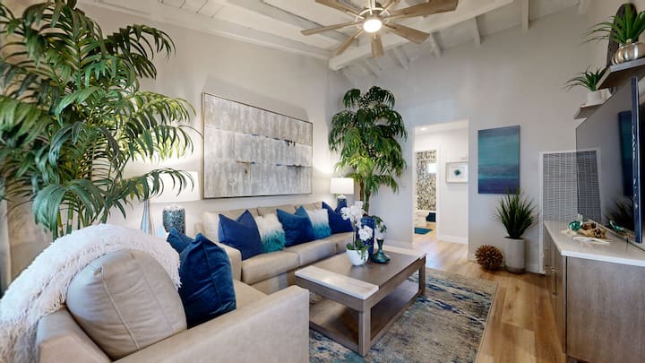 Carlsbad Coastal Retreat - Oceanside, CA