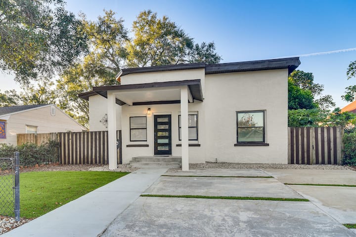 4 Mi To Dtwn St Pete! Pet-friendly Home W/ Yard - St. Petersburg, FL