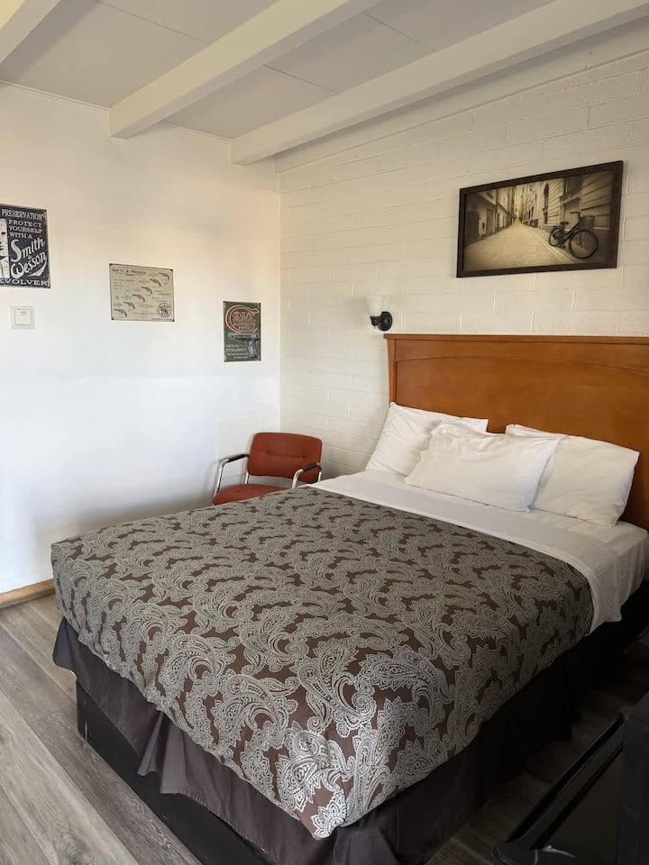 Highlander Room 9 | Private Room Near Route 66 - Williams, AZ