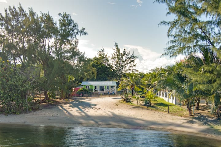 Oceanfront Oasis Near Placencia – Kayaks Renovated - Belize