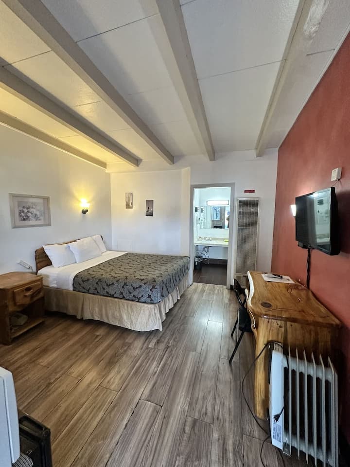 Highlander Room 10 | Private Room Near Route 66 - Williams, AZ