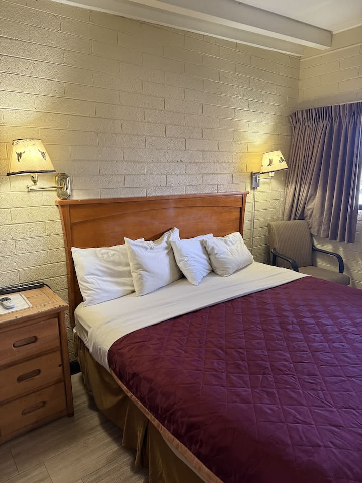 Highlander Room 11 | Private Room Near Route 66 - Williams, AZ