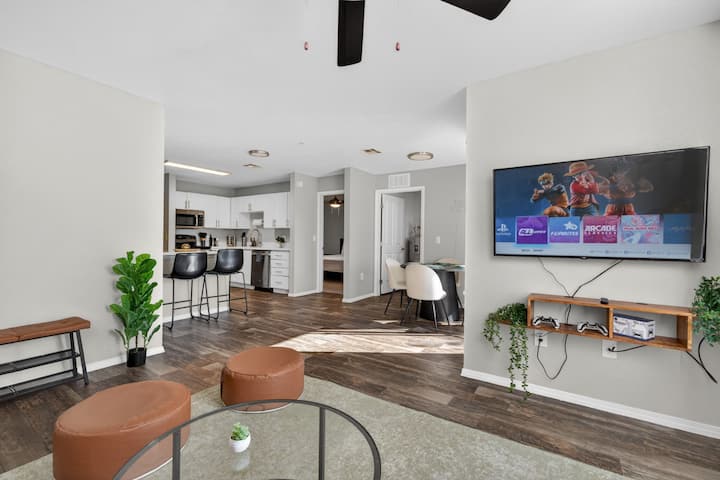 Stay & Play Retreat | Pool, Hot Tub, Gym + Games - Surprise, AZ