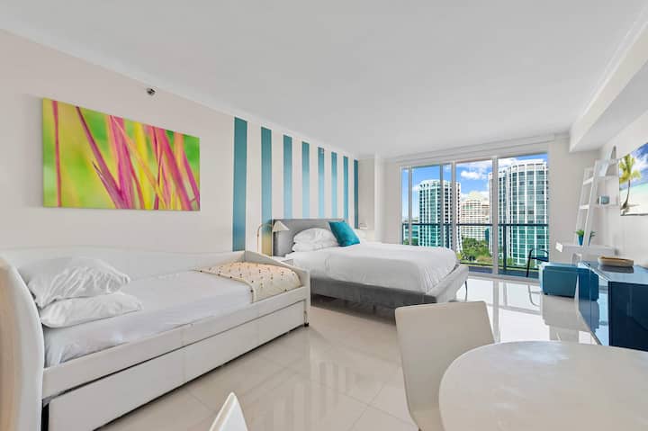 Arya Coconut Grove Luxury Ocean View Studio - Coral Gables, FL