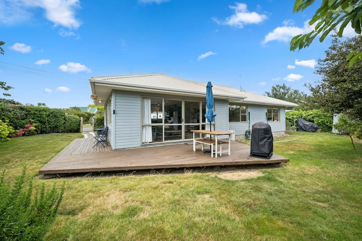 Sackville Sunshine - Martinborough Holiday Home - Martinborough