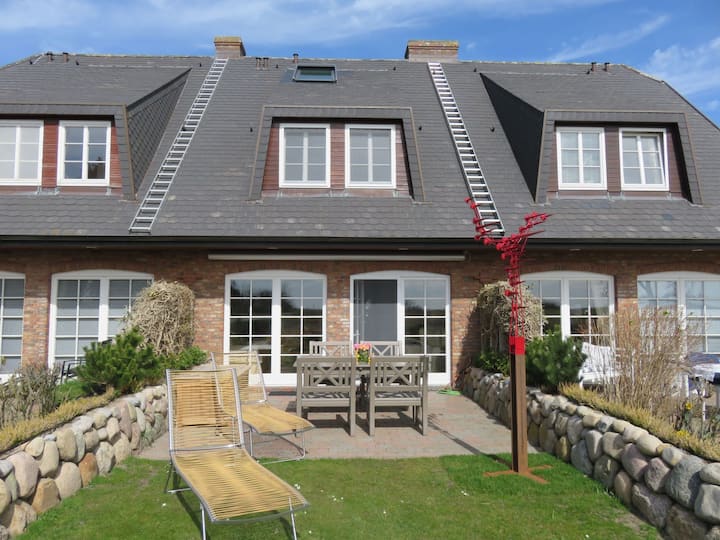 Wünderschöner Hausteil Mit Garten By Interhome - Sylt